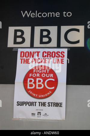 22nd May 2004 Bbc 24 Hr Strike Nottingham Bbc Poster Don T Cross The