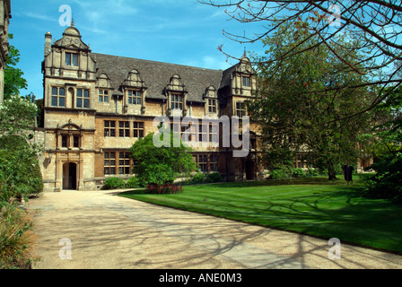 Trinity College Front Quadrangle and grounds Stock Photo - Alamy