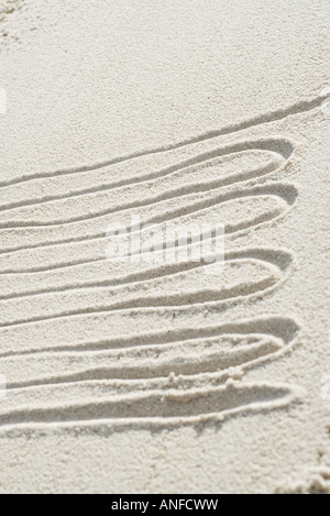 Squiggly pattern drawn in sand Stock Photo - Alamy