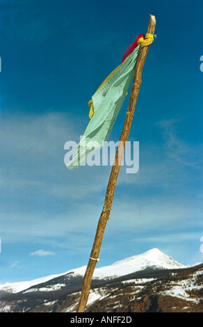 The flag of national Altaic colors over the mountainous Katu Yaryk Pass ...