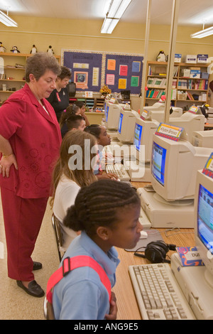 Elementary school computer lab at a public school in the early 2000s ...