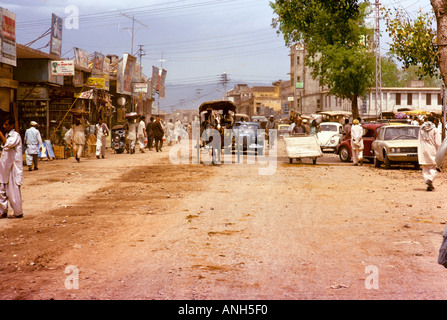 Busy street scene Pakistan Stock Photo - Alamy