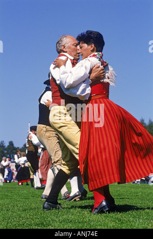Couples in traditional Swedish folk costumes parade at midsummer ...