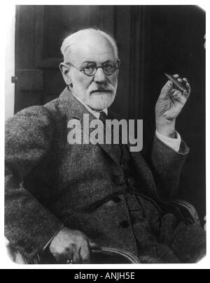 Sigmund Freud (1856-1939) smoking cigar in a classic early 1920s ...