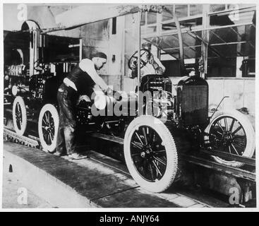 Ford car factory in Detroit, 1930 Stock Photo - Alamy