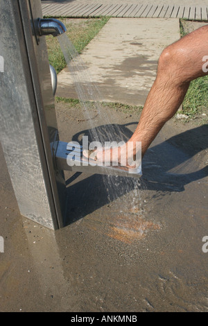 Rinsing / washing feet with water Stock Photo - Alamy