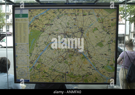 A map of Paris's public transportation routes Stock Photo - Alamy