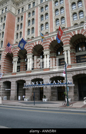 Market Street entrance to the Pennsylvania Convention Center in the ...