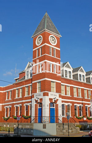 Duncan City Hall in downtown Duncan. Cowichan Valley, Vancouver Island ...