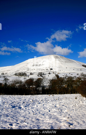 Winter day Grindslow Knoll on the southern edge of Kinder Scout Edale ...