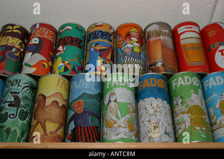 Old Beer Can on a bookcase Stock Photo - Alamy