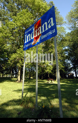Welcome to Indiana State Signpost at the state border Stock Photo - Alamy