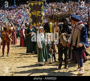 Procession in historical costumes, knight in armour, Palio di Siena ...