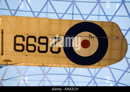 airplain 2699 three-bladed wing circle ring red and blue in the ...