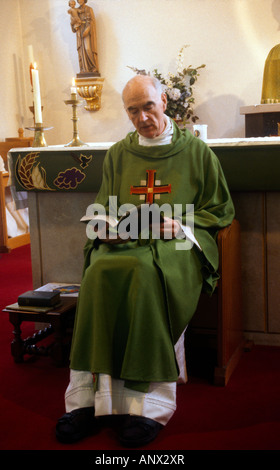 St Anne's Catholic Church Priest & Visiting Bishop Bowing ...