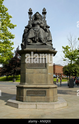 Queen Victoria statue in St Thomas’s Hospital, London Stock Photo - Alamy