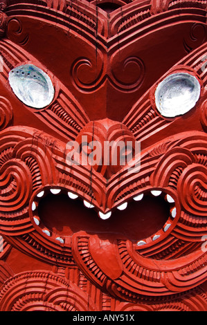 Traditional Maori carvings on the whare waka boat house - Waitangi ...