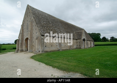 Medieval tithe barn Stock Photo - Alamy