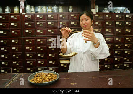 A Traditional Chinese Herbalist Medicine Shop near Tung Choi Street ...
