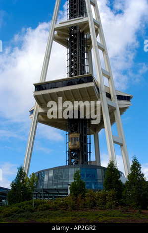 A vertical shot of the space needle building in Wahington Stock Photo ...