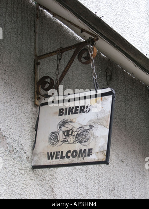 bikers welcome sign outside pub club Stock Photo - Alamy