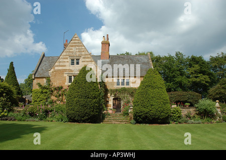 Garden and Manor House, Coton Manor, Coton, Northamptonshire, UK Stock ...