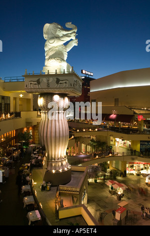 Babylon Court Hollywood and Highland Shopping Mall Entertainment ...