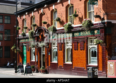 Lass o Gowrie pub Charles Street Manchester UK Stock Photo - Alamy