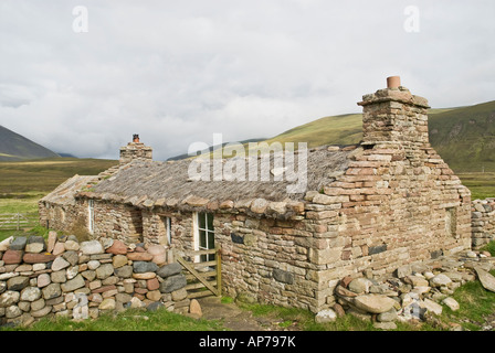 Burnmouth Bothy, a free shelter for travelers at Rackwick Bay, Hoy ...