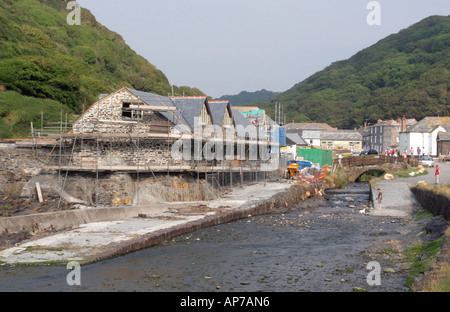 Boscastle cornwall River Valency flowing through Boscastle village past ...
