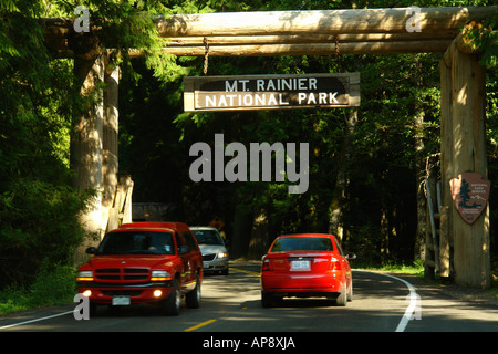 Mount Rainier National park entrance sign Stock Photo - Alamy