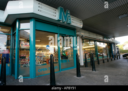 mace local convenience store in lydd Kent Stock Photo - Alamy