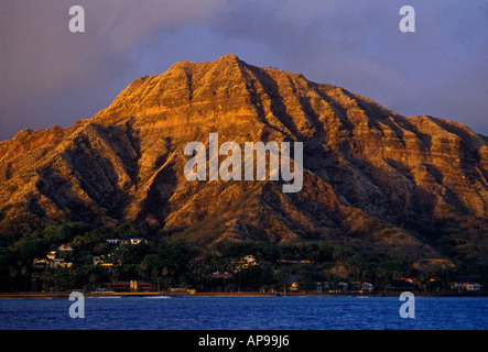 Diamond Head, volcanic tuff on the Hawaiian island of Oahu on the east ...