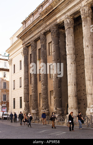 Hadrians Temple which houses Rome Stock Exchange Piazza Di Pietra Rome ...