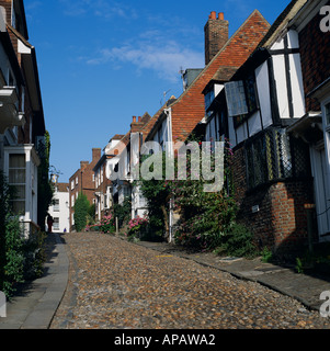 Historical old English town, Rye. Narrow lane, Mermaid st, with terrace ...