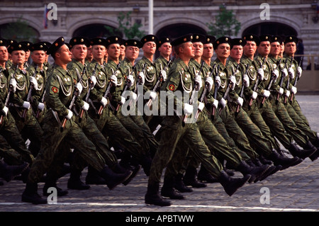 Soviet soldiers marching Stock Photo - Alamy