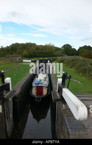 Kidderminster Lock on Staffordshire and Worcestershire Canal and St ...