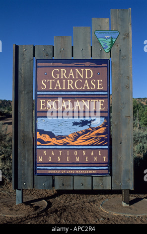 Grand Staircase-Escalante entrance sign, Cottonwood Canyon Road 400 ...