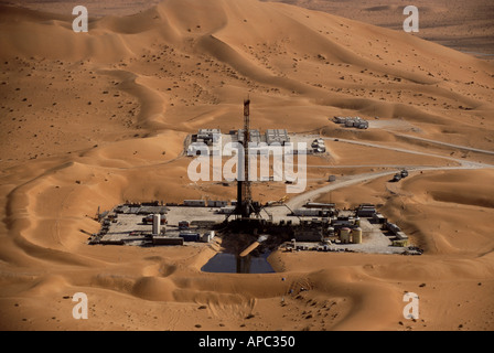 Oil drilling rig. Sahara Desert, Algeria Stock Photo - Alamy