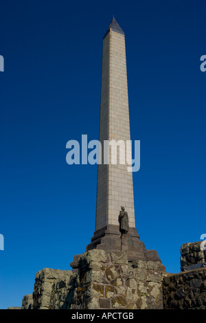 Obelisk monument to John Logan Campbell atop One Tree Hill in Auckland ...