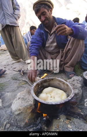 Making chapati in Pakistan Stock Photo - Alamy