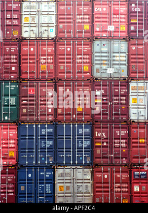 containers stacked at storage facility Stock Photo - Alamy