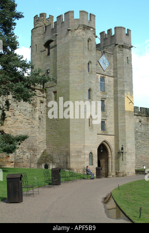 Gateway to Warwick Castle courtyard, Warwickshire, England, UK Stock ...