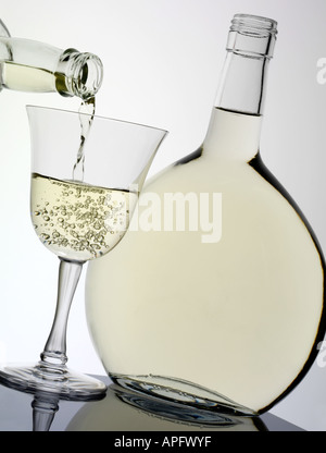 POURING PORTUGESE VINHO VERDE Stock Photo - Alamy
