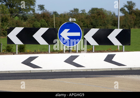 uk road sign chevron markings board bend bends sharp acute Stock Photo ...