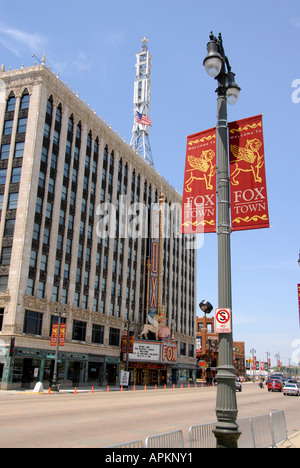 The Fox Theater District on Woodward Avenue in downtown Detroit ...
