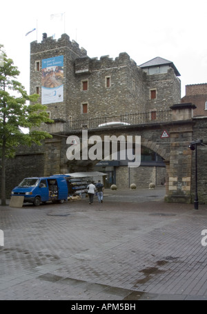 Magazine Gate Derry City Walls Stock Photo - Alamy