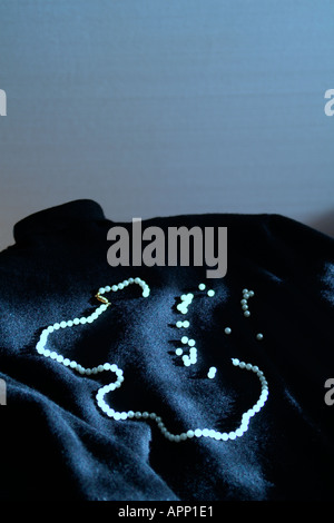 broken string of pearls Stock Photo - Alamy