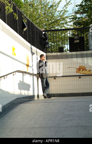 Man talking on a mobile phone and smiling Stock Photo - Alamy