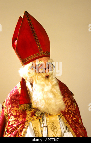 Sinterklaas and Zwarte Piet 5 dec Dutch Father Christmas Netherlands ...